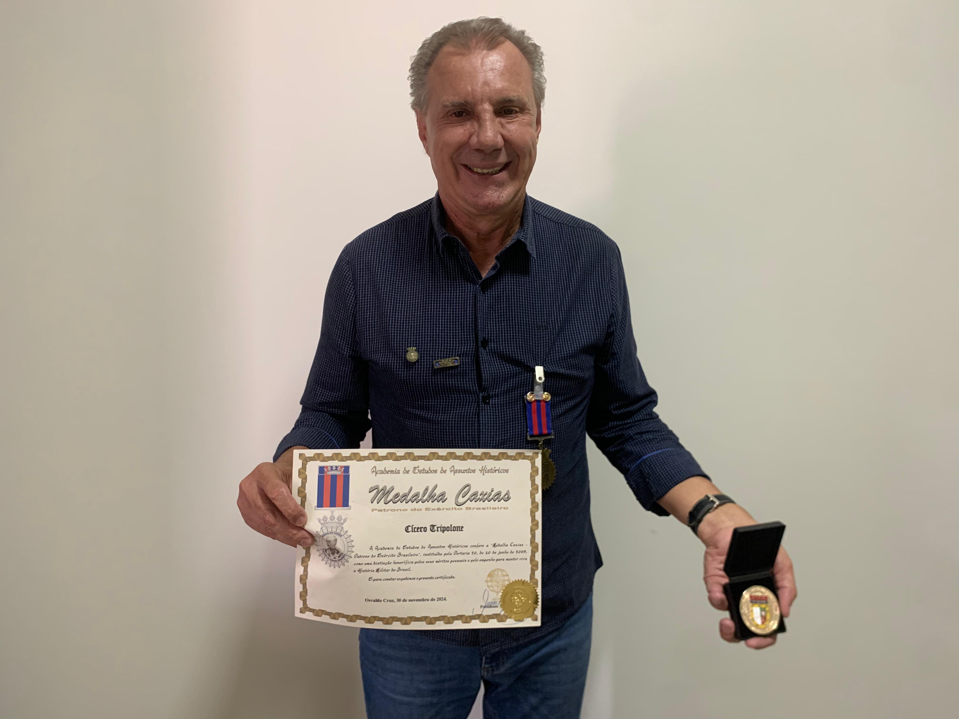 Empresário Cícero Tripolone recebe honraria da Polícia Militar de ...